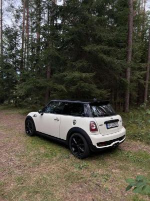 White MINI cooper-s 2013 in Vilnius, with an engine capacity of 1.60 L and mileage of 203 thousand km for 5200 €, photo 6 on AUTOMOTO.COM.LV