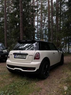 White MINI cooper-s 2013 in Vilnius, with an engine capacity of 1.60 L and mileage of 203 thousand km for 5200 €, photo 8 on AUTOMOTO.COM.LV