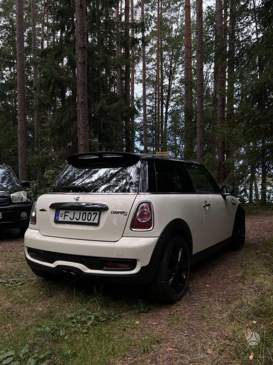 White MINI cooper-s 2013 in Vilnius, with an engine capacity of 1.60 L and mileage of 203 thousand km for 5200 €, photo 8 on AUTOMOTO.COM.LV