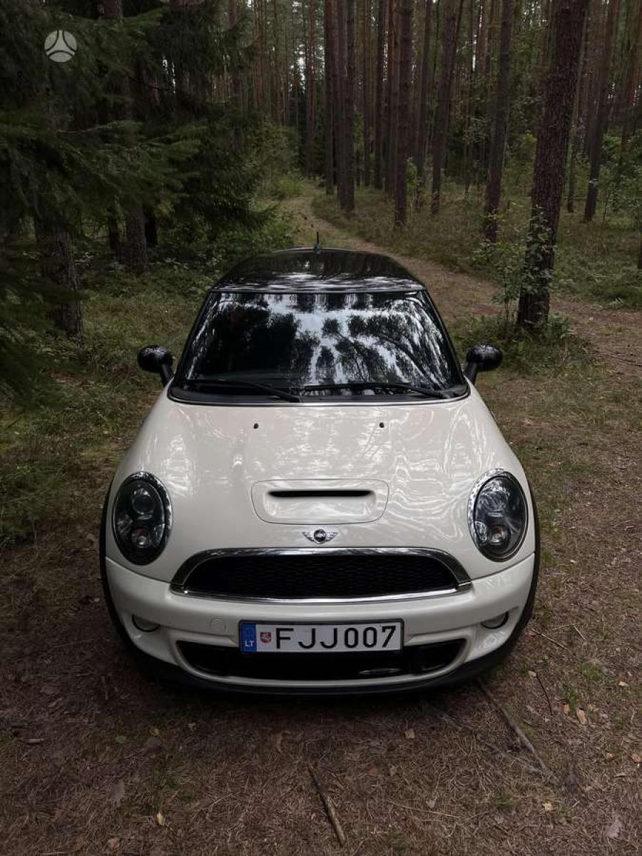 White MINI cooper-s 2013 in Vilnius, with an engine capacity of 1.60 L and mileage of 203 thousand km for 5200 €, photo 9 on AUTOMOTO.COM.LV