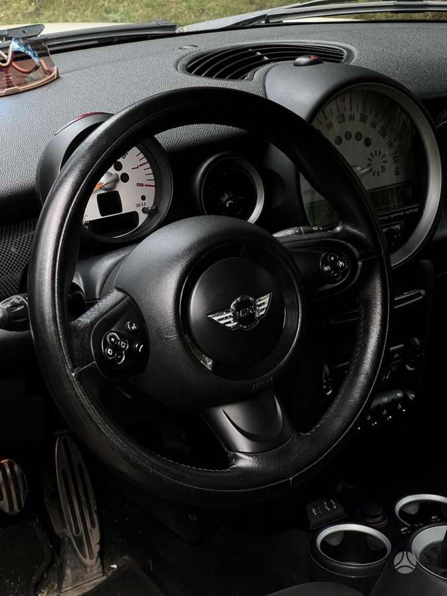 White MINI cooper-s 2013 in Vilnius, with an engine capacity of 1.60 L and mileage of 203 thousand km for 5200 €, photo 16 on AUTOMOTO.COM.LV