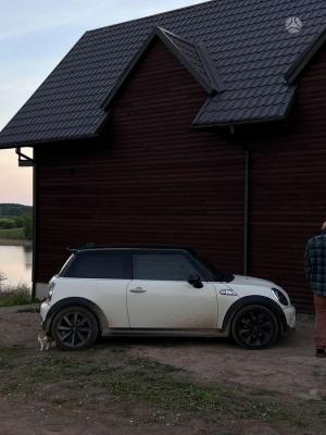 White MINI cooper-s 2013 in Vilnius, with an engine capacity of 1.60 L and mileage of 203 thousand km for 5200 €, photo 27 on AUTOMOTO.COM.LV