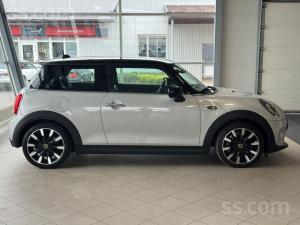 White MINI cooper-s 2021 in Riga, with an engine capacity of 2.00 L and mileage of 29 thousand km for 19900 €, photo 4 on AUTOMOTO.COM.LV