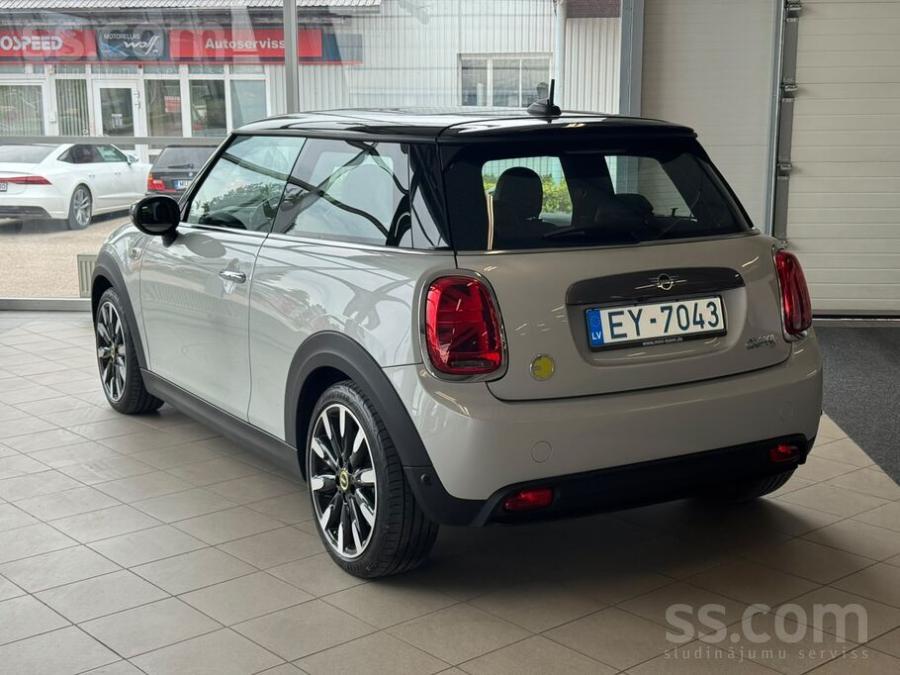 White MINI cooper-s 2021 in Riga, with an engine capacity of 2.00 L and mileage of 29 thousand km for 19900 €, photo 6 on AUTOMOTO.COM.LV