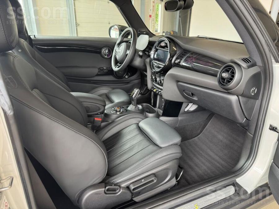 White MINI cooper-s 2021 in Riga, with an engine capacity of 2.00 L and mileage of 29 thousand km for 19900 €, photo 12 on AUTOMOTO.COM.LV