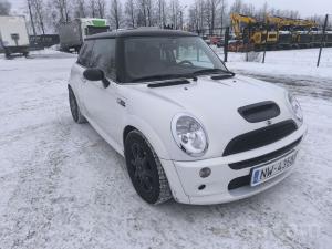 White MINI cooper-s 2003 in Riga, with an engine capacity of 1.60 L and mileage of 217 thousand km for 2000 €, photo 2 on AUTOMOTO.COM.LV