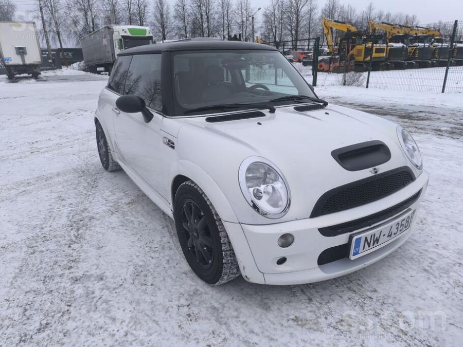 White MINI cooper-s 2003 in Riga, with an engine capacity of 1.60 L and mileage of 217 thousand km for 2000 €, photo 2 on AUTOMOTO.COM.LV