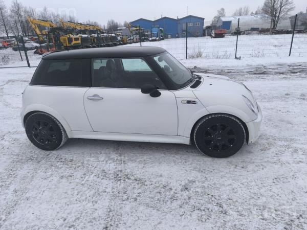 Balts MINI cooper-s 2003 Rīga, ar dzinēja tilpumu 1.60 L un nobraukumu 217 tūkst. km par 2000 €, foto 3 vietnē AUTOMOTO.COM.LV