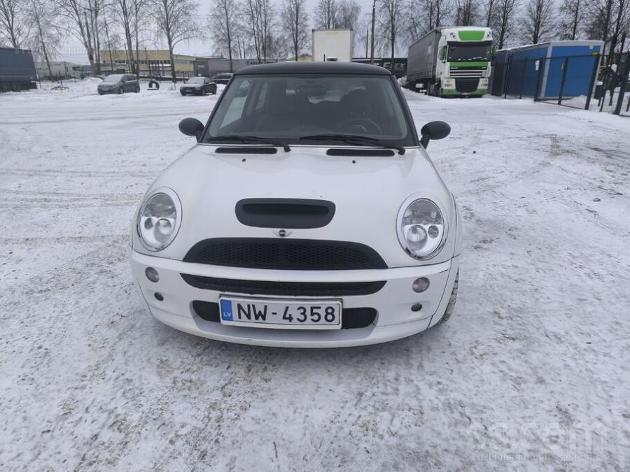 White MINI cooper-s 2003 in Riga, with an engine capacity of 1.60 L and mileage of 217 thousand km for 2000 €, photo 4 on AUTOMOTO.COM.LV