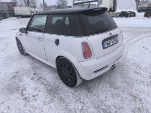 White MINI cooper-s 2003 in Riga, with an engine capacity of 1.60 L and mileage of 217 thousand km for 2000 €, photo 5 on AUTOMOTO.COM.LV
