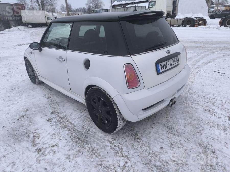 White MINI cooper-s 2003 in Riga, with an engine capacity of 1.60 L and mileage of 217 thousand km for 2000 €, photo 5 on AUTOMOTO.COM.LV