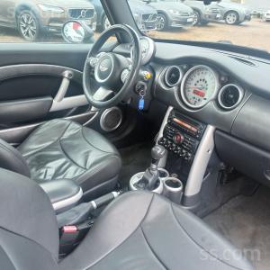 White MINI cooper-s 2005 in Daugavpils, with an engine capacity of 1.60 L and mileage of 0 thousand km for 4950 €, photo 18 on AUTOMOTO.COM.LV