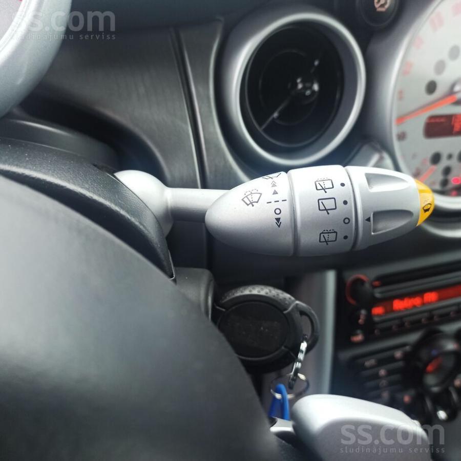White MINI cooper-s 2005 in Daugavpils, with an engine capacity of 1.60 L and mileage of 0 thousand km for 4950 €, photo 24 on AUTOMOTO.COM.LV