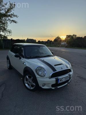 White MINI cooper-s 2007 in Riga, with an engine capacity of 1.60 L and mileage of 215 thousand km for 5000 €, photo 3 on AUTOMOTO.COM.LV