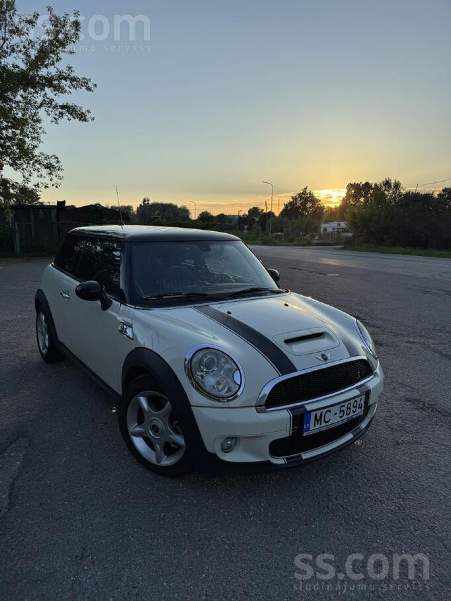 White MINI cooper-s 2007 in Riga, with an engine capacity of 1.60 L and mileage of 215 thousand km for 5000 €, photo 3 on AUTOMOTO.COM.LV