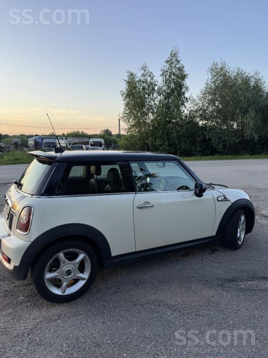 White MINI cooper-s 2007 in Riga, with an engine capacity of 1.60 L and mileage of 215 thousand km for 5000 €, photo 4 on AUTOMOTO.COM.LV