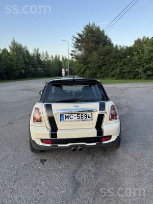 White MINI cooper-s 2007 in Riga, with an engine capacity of 1.60 L and mileage of 215 thousand km for 5000 €, photo 5 on AUTOMOTO.COM.LV