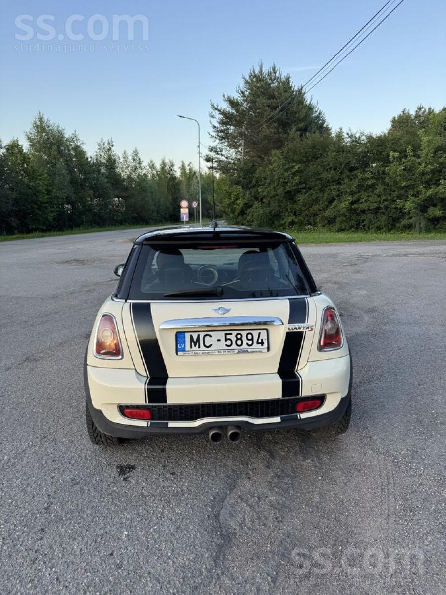 White MINI cooper-s 2007 in Riga, with an engine capacity of 1.60 L and mileage of 215 thousand km for 5000 €, photo 5 on AUTOMOTO.COM.LV