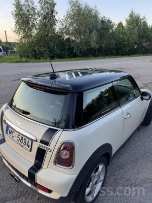 White MINI cooper-s 2007 in Riga, with an engine capacity of 1.60 L and mileage of 215 thousand km for 5000 €, photo 6 on AUTOMOTO.COM.LV