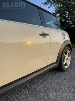 White MINI cooper-s 2007 in Riga, with an engine capacity of 1.60 L and mileage of 215 thousand km for 5000 €, photo 8 on AUTOMOTO.COM.LV