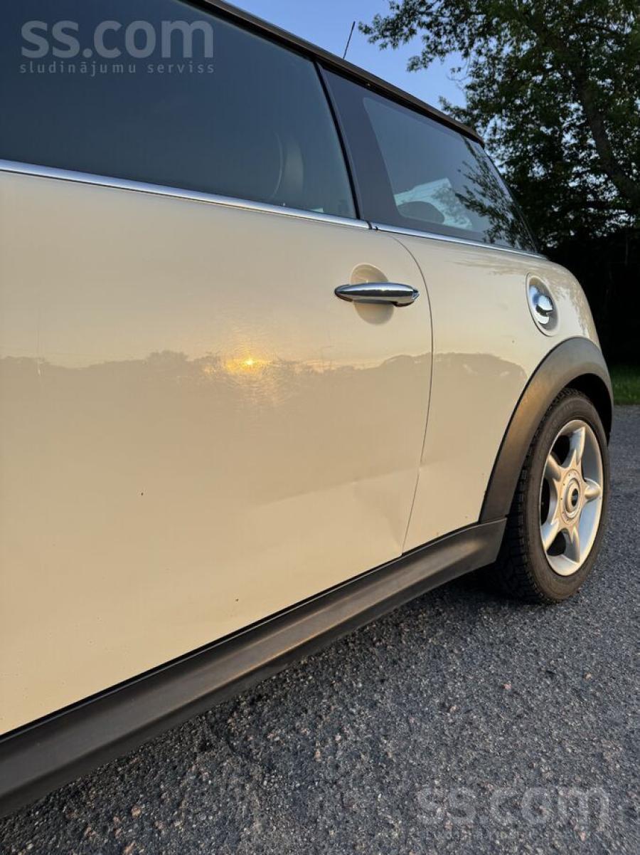 White MINI cooper-s 2007 in Riga, with an engine capacity of 1.60 L and mileage of 215 thousand km for 5000 €, photo 8 on AUTOMOTO.COM.LV