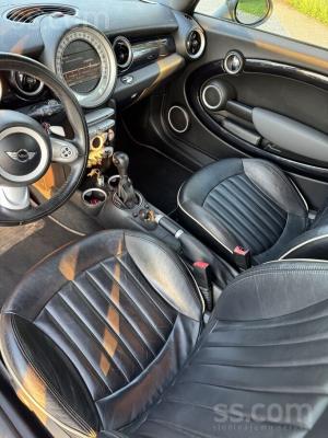 White MINI cooper-s 2007 in Riga, with an engine capacity of 1.60 L and mileage of 215 thousand km for 5000 €, photo 9 on AUTOMOTO.COM.LV