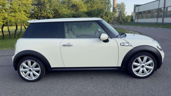 Balts MINI cooper-s 2008 Viļņa, ar dzinēja tilpumu 1.60 L un nobraukumu 185 tūkst. km par 3500 €, foto 8 vietnē AUTOMOTO.COM.LV