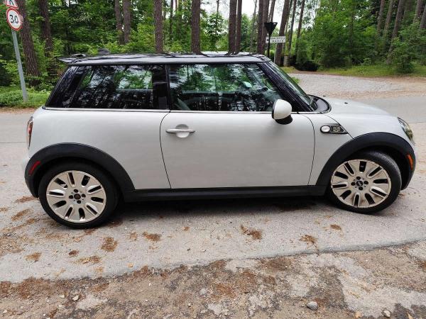 White MINI cooper-s 2010 in Vilnius, with an engine capacity of 1.60 L and mileage of 133 thousand km for 6990 €, photo 5 on AUTOMOTO.COM.LV