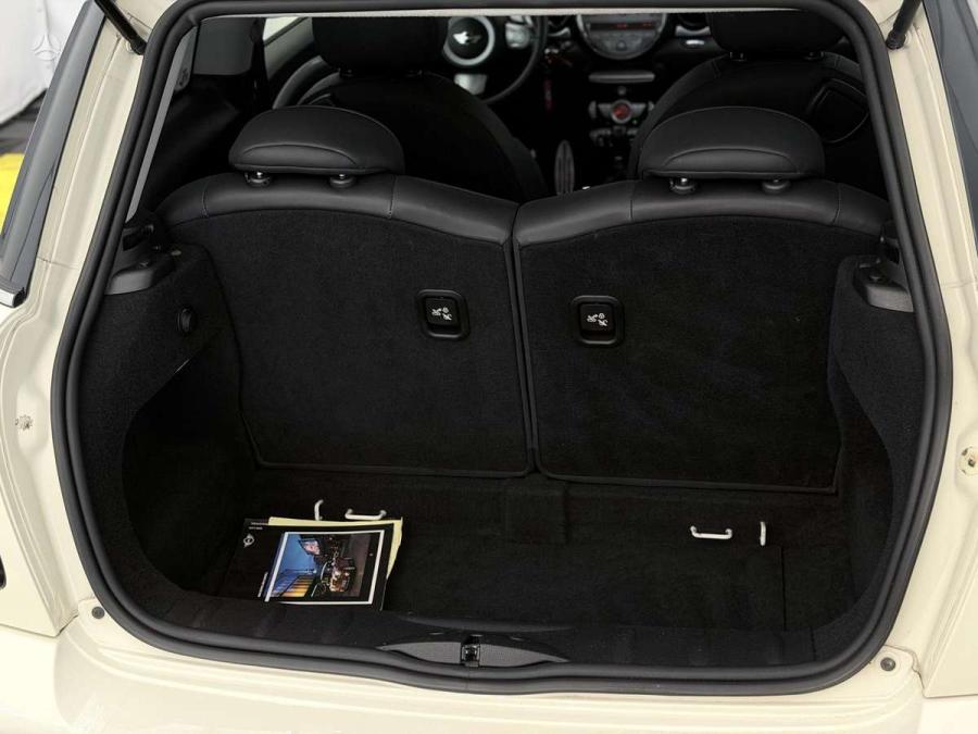 Balts MINI cooper-s 2010 Viļņa, ar dzinēja tilpumu 1.60 L un nobraukumu 68 tūkst. km par 6999 €, foto 13 vietnē AUTOMOTO.COM.LV