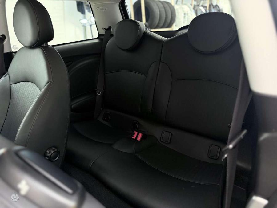 White MINI cooper-s 2010 in Vilnius, with an engine capacity of 1.60 L and mileage of 68 thousand km for 6999 €, photo 12 on AUTOMOTO.COM.LV