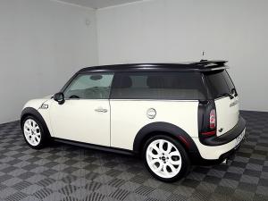 White MINI cooper-s 2011 in Tallinn, with an engine capacity of 1.60 L and mileage of 208 thousand km for 3499 €, photo 5 on AUTOMOTO.COM.LV