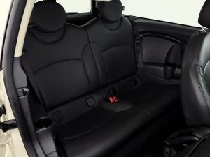 White MINI cooper-s 2011 in Tallinn, with an engine capacity of 1.60 L and mileage of 208 thousand km for 3499 €, photo 8 on AUTOMOTO.COM.LV