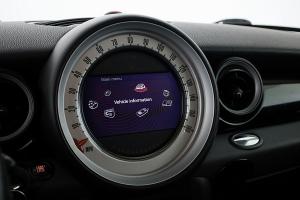 White MINI cooper-s 2011 in Tallinn, with an engine capacity of 1.60 L and mileage of 208 thousand km for 3499 €, photo 10 on AUTOMOTO.COM.LV