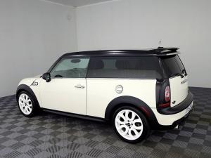 White MINI cooper-s 2011 in Tallinn, with an engine capacity of 1.60 L and mileage of 208 thousand km for 3499 €, photo 14 on AUTOMOTO.COM.LV