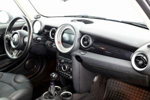 White MINI cooper-s 2011 in Tallinn, with an engine capacity of 1.60 L and mileage of 208 thousand km for 3499 €, photo 15 on AUTOMOTO.COM.LV