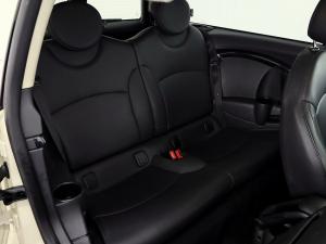 White MINI cooper-s 2011 in Tallinn, with an engine capacity of 1.60 L and mileage of 208 thousand km for 3499 €, photo 17 on AUTOMOTO.COM.LV