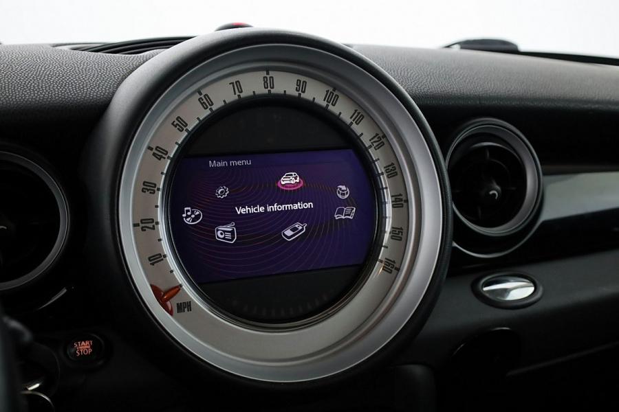 White MINI cooper-s 2011 in Tallinn, with an engine capacity of 1.60 L and mileage of 208 thousand km for 3499 €, photo 19 on AUTOMOTO.COM.LV