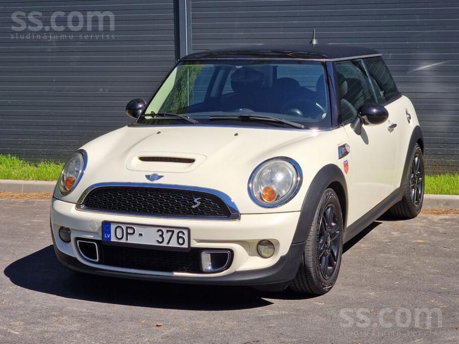 White MINI cooper-s 2012 in Riga, with an engine capacity of 2.00 L and mileage of 247 thousand km for 5700 €, photo 3 on AUTOMOTO.COM.LV