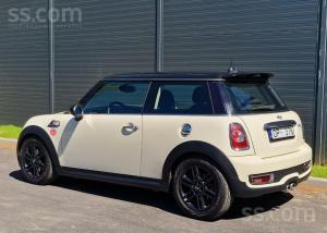 White MINI cooper-s 2012 in Riga, with an engine capacity of 2.00 L and mileage of 247 thousand km for 5700 €, photo 6 on AUTOMOTO.COM.LV
