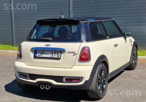 White MINI cooper-s 2012 in Riga, with an engine capacity of 2.00 L and mileage of 247 thousand km for 5700 €, photo 10 on AUTOMOTO.COM.LV