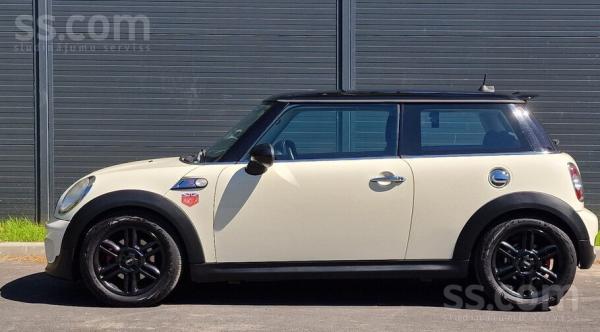 White MINI cooper-s 2012 in Riga, with an engine capacity of 2.00 L and mileage of 247 thousand km for 5700 €, photo 10 on AUTOMOTO.COM.LV