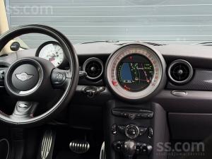 White MINI cooper-s 2012 in Riga, with an engine capacity of 2.00 L and mileage of 247 thousand km for 5700 €, photo 12 on AUTOMOTO.COM.LV