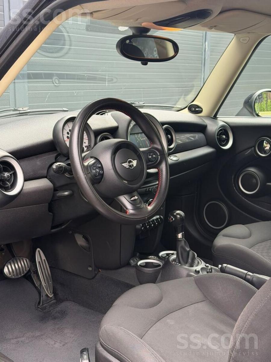 White MINI cooper-s 2012 in Riga, with an engine capacity of 2.00 L and mileage of 247 thousand km for 5700 €, photo 14 on AUTOMOTO.COM.LV