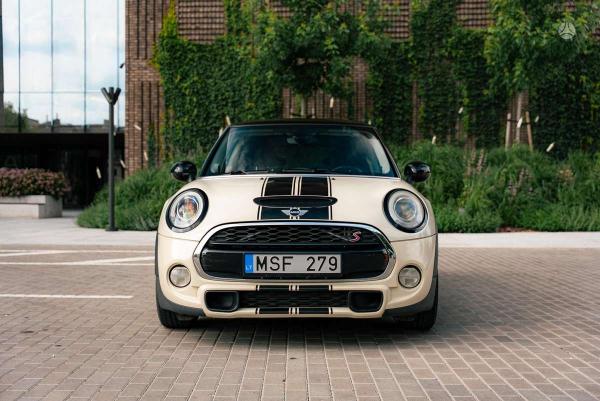 MINI cooper-s 2014 in Vilnius on AUTOMOTO.COM.LV White MINI cooper-s 2014 in Vilnius, with an engine capacity of 2.00 L and mileage of 190 thousand km for 8990 €, photo 3 on AUTOMOTO.COM.LV