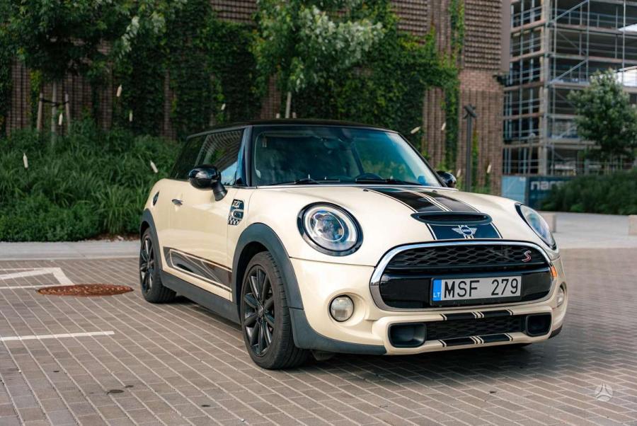 White MINI cooper-s 2014 in Vilnius, with an engine capacity of 2.00 L and mileage of 190 thousand km for 8990 €, photo 4 on AUTOMOTO.COM.LV