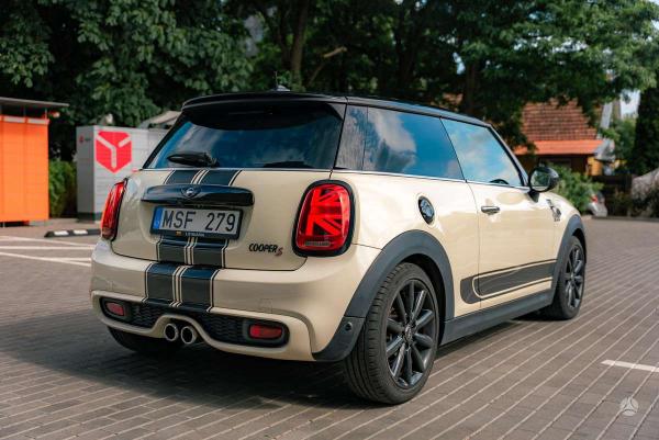 MINI cooper-s 2014 in Vilnius on AUTOMOTO.COM.LV White MINI cooper-s 2014 in Vilnius, with an engine capacity of 2.00 L and mileage of 190 thousand km for 8990 €, photo 5 on AUTOMOTO.COM.LV