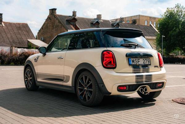 MINI cooper-s 2014 in Vilnius on AUTOMOTO.COM.LV White MINI cooper-s 2014 in Vilnius, with an engine capacity of 2.00 L and mileage of 190 thousand km for 8990 €, photo 6 on AUTOMOTO.COM.LV