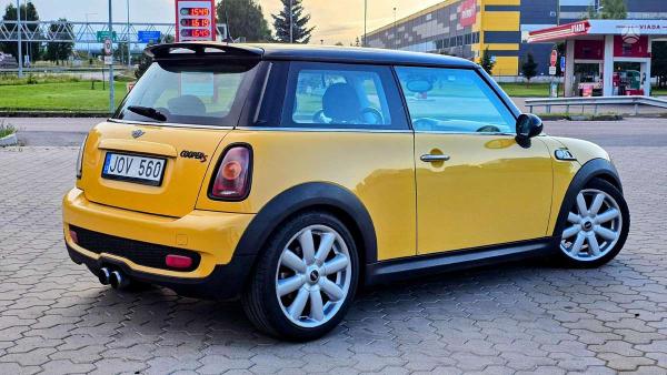 Dzeltens MINI cooper-s 2006 Viļņa, ar dzinēja tilpumu 1.60 L un nobraukumu 252 tūkst. km par 900 €, foto 4 vietnē AUTOMOTO.COM.LV
