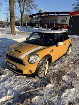 Yellow MINI cooper-s 2007 in Riga, with an engine capacity of 1.60 L and mileage of 250 thousand km for 1500 €, photo  on AUTOMOTO.COM.LV