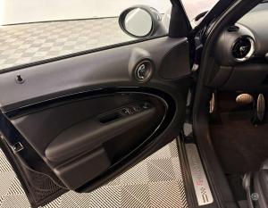 Black MINI Cooper SD 2016 in Marijampole, with an engine capacity of 2.00 L and mileage of 211 thousand km for 10750 €, photo 4 on AUTOMOTO.COM.LV